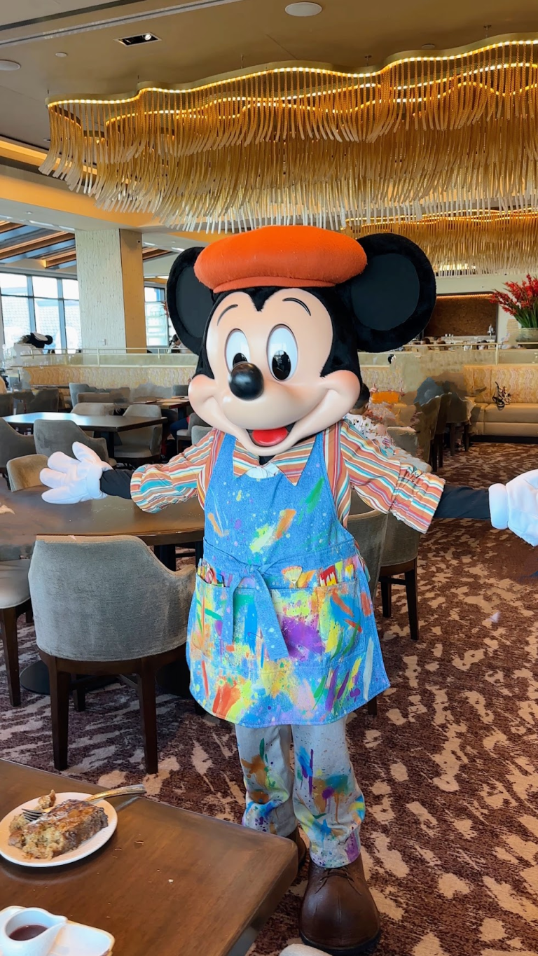Magical Disney Character Dining at Resorts – A Must-Read Guide